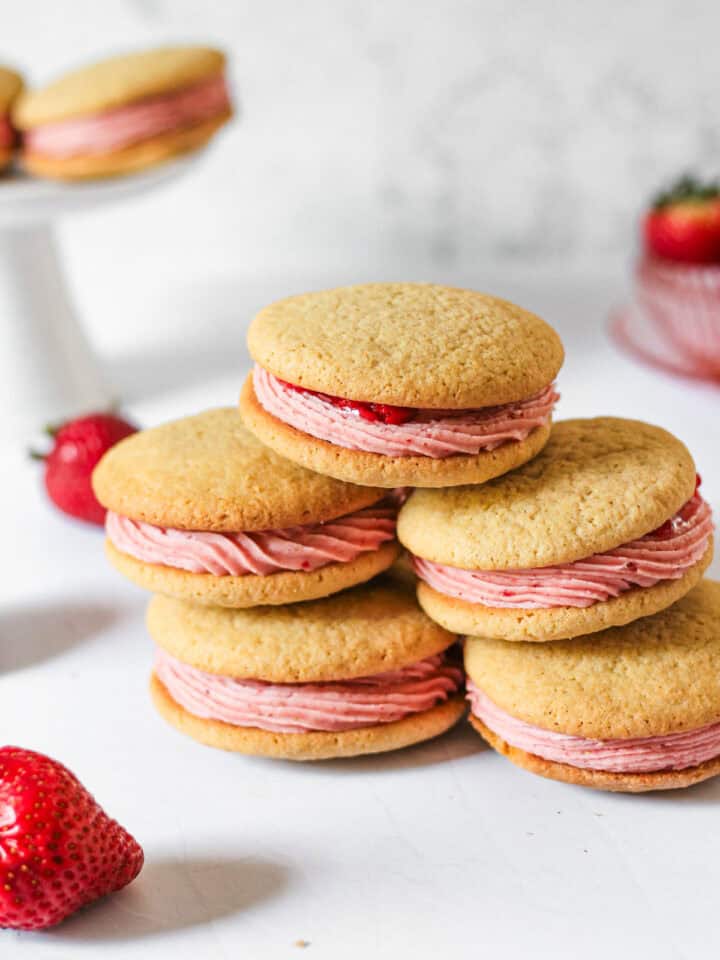 Strawberry Sandwich Cookies Recipe (Roasted Strawberry Filling) - Susan ...