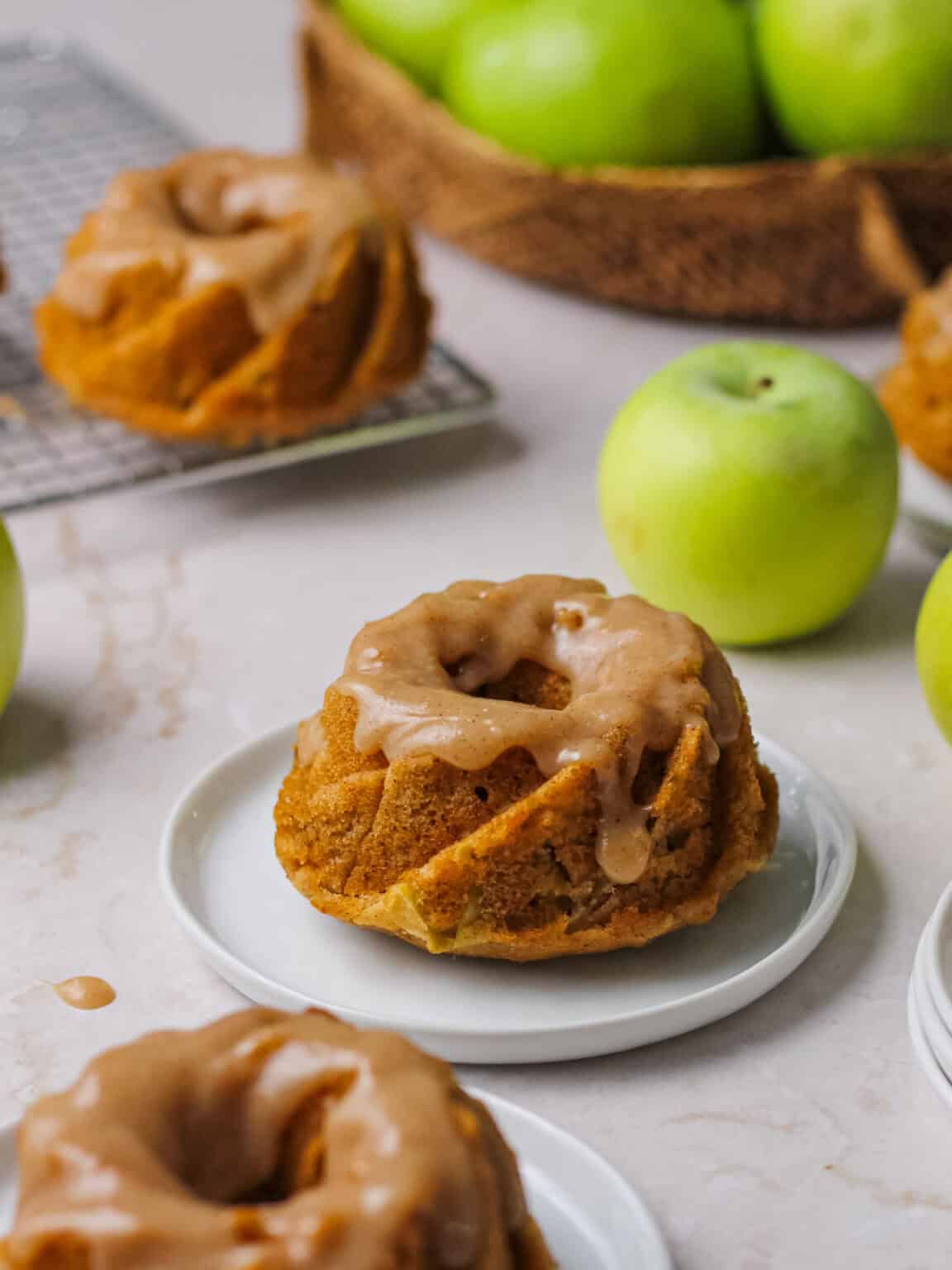 Mini Apple Bundt Cakes with Spiced Glaze with Cinnamon Glaze - Susan ...